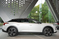 新たな旗艦はセダン×ワゴン×SUV！ 「シトロエンC5 X」が日本上陸 【ニュース】 - webCG