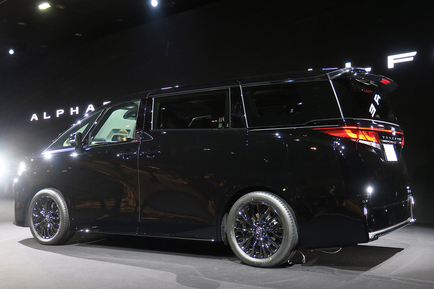 トヨタ・アルファード エグゼクティブラウンジ／ヴェルファイアZプレミア 内装・外装など77枚 【画像・写真】 - webCG