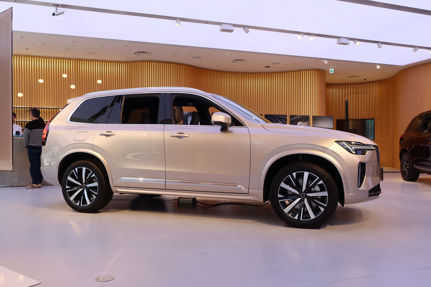 ボルボXC90 T8 AWDプラグインハイブリッド／XC90プラスB5 AWD 内装・外装など44枚 【画像・写真】 - webCG