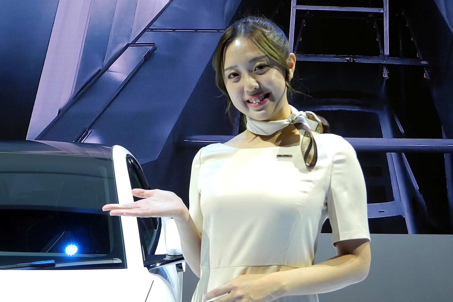 【ジャパンモビリティショー2023】コンパニオン（BYDブース） ビジュアル26枚 【画像・写真】 - webCG