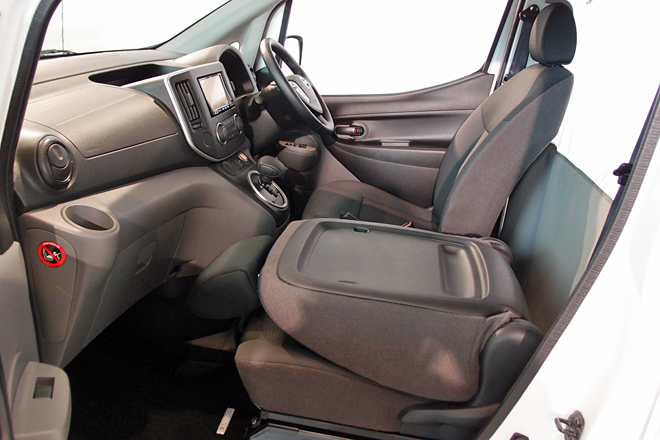 日産からワンボックス型EV「e-NV200」が登場 【ニュース】 の画像10枚 - webCG