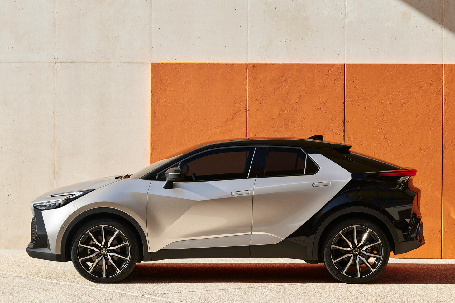 新型トヨタC-HR 内装・外装など37枚 【画像・写真】 - webCG