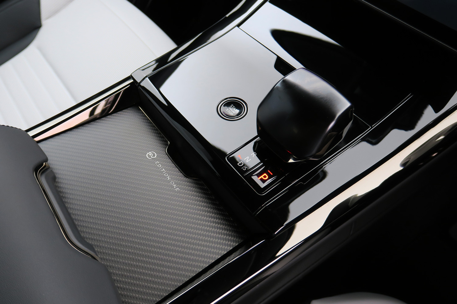 レンジローバー・スポーツSVエディションワン 内装・外装など75枚 【画像・写真】 - webCG