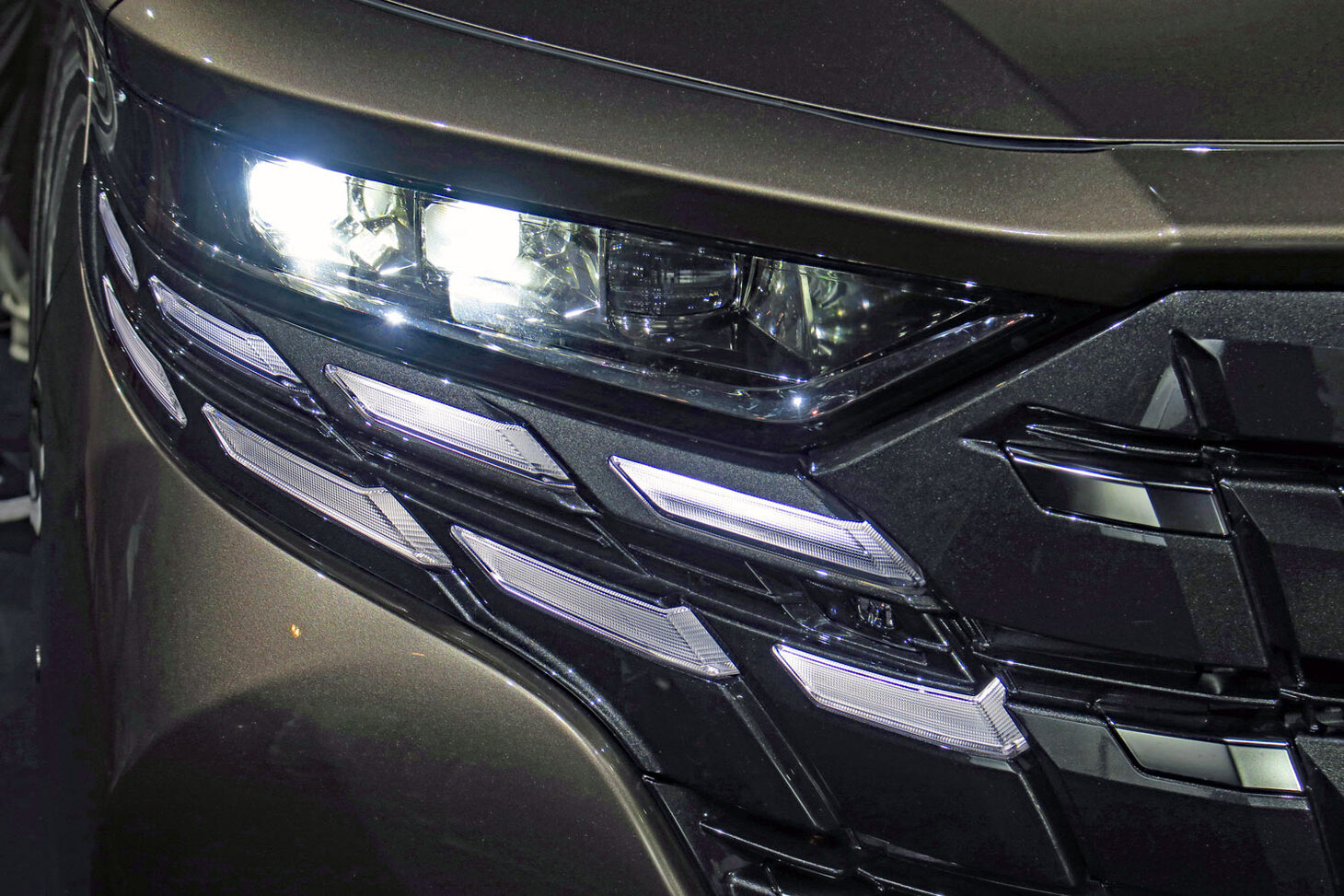 トヨタ・アルファード エグゼクティブラウンジ／ヴェルファイアZプレミア 内装・外装など77枚 【画像・写真】 - webCG