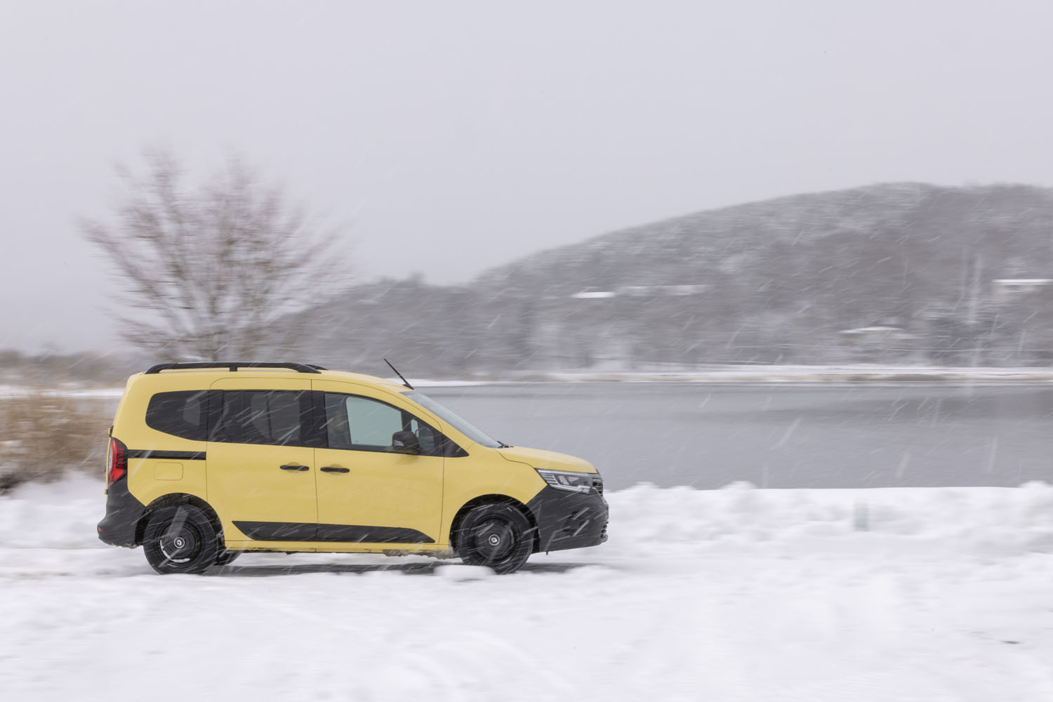 オールシーズンタイヤが人生を広げる 「クムホ・ソルウス4S HA32」という選択 【2024-2025 Winter webCGタイヤ ...