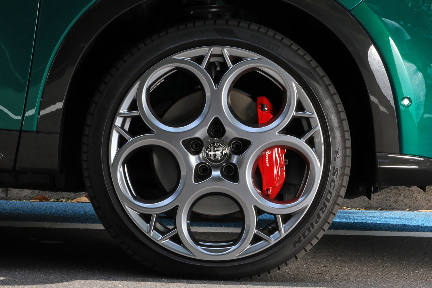 アルファ ロメオ・トナーレ プラグインハイブリッドの真価に触れる 【優雅にして鮮烈 ALFA ROMEO TONALE PLUG-IN HYBRID Q4が示す新世界＜AD＞】 - webCG