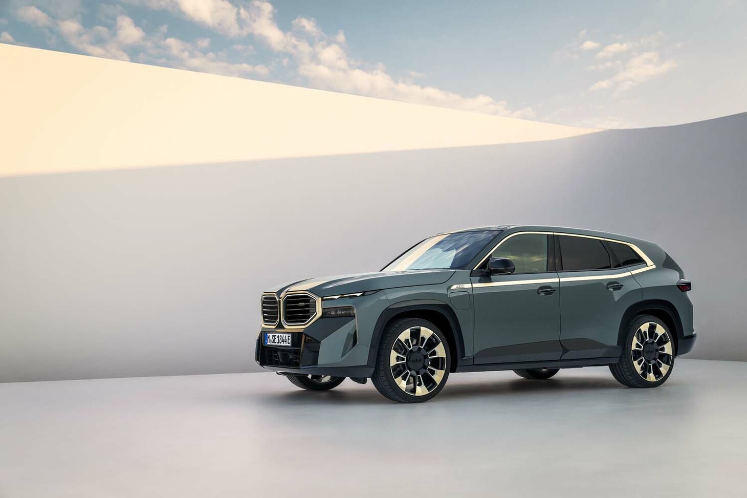 システム出力653PSのモンスターSUV！ 写真で見る「BMW XM」 内装・外装など39枚 【画像・写真】 - webCG