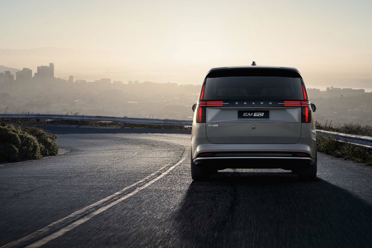 ボルボEM90 内装・外装など46枚 【画像・写真】 - webCG