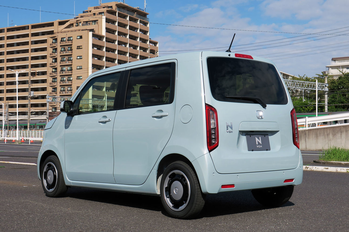 ホンダN-WGN Lスタイル＋ ビター／N-WGNカスタムL・ターボ／N-WGN L 内装・外装など48枚 【画像・写真】 - webCG