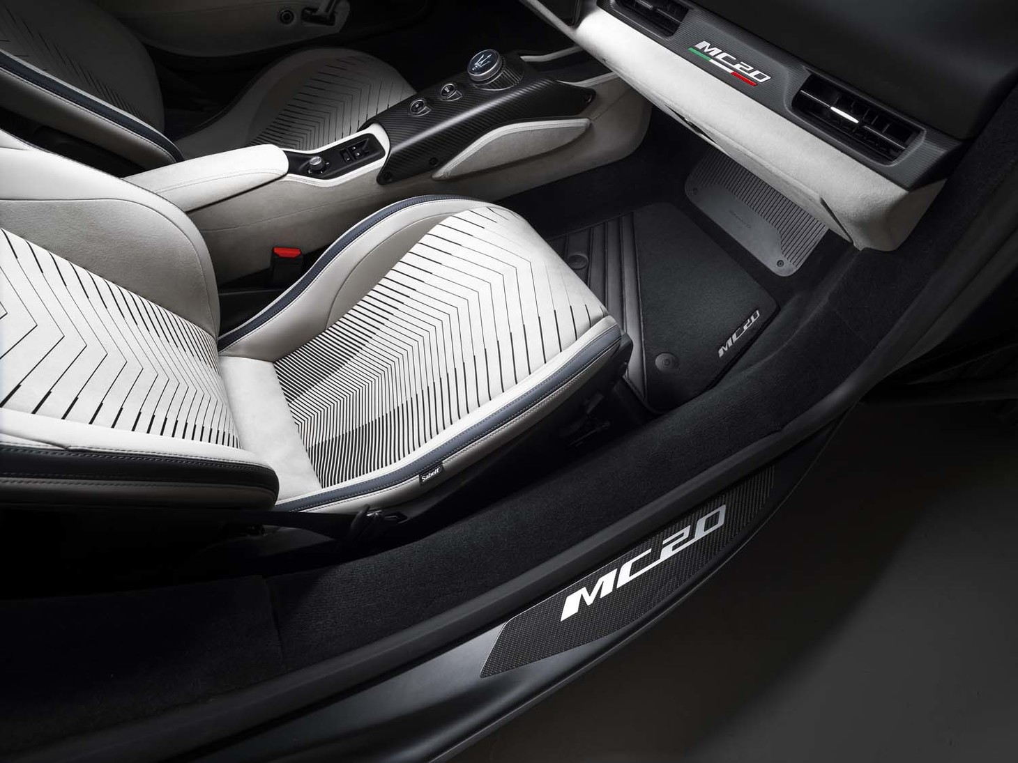 マセラティMC20チェロ 内装・外装など27枚 【画像・写真】 - webCG