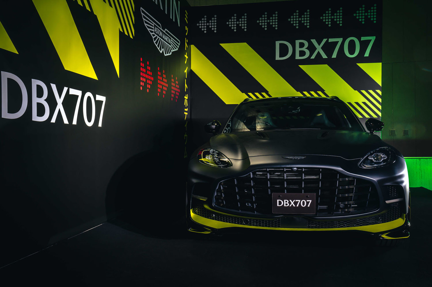 「アストンマーティンDBX707ミッドナイト ポディウムエディション」ローンチイベントの会場より 内装・外装など36枚 【画像・写真】 - webCG