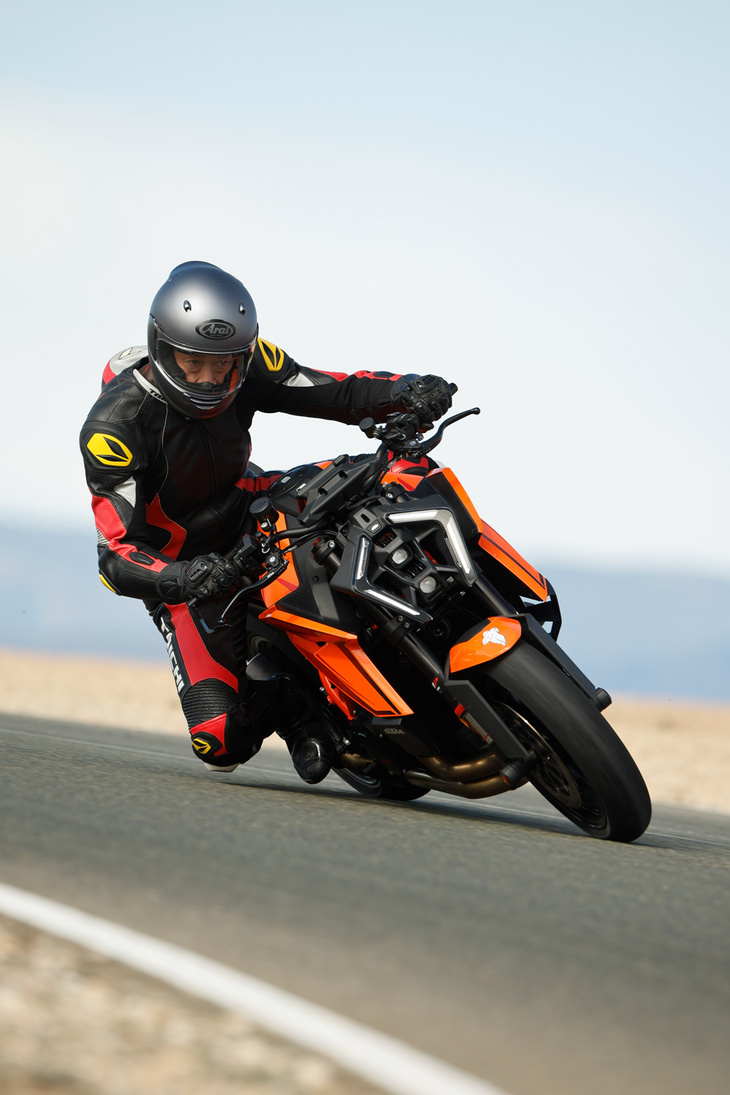 KTM 1390スーパーデュークR EVO（6MT）【海外試乗記】 の画像14枚 - webCG