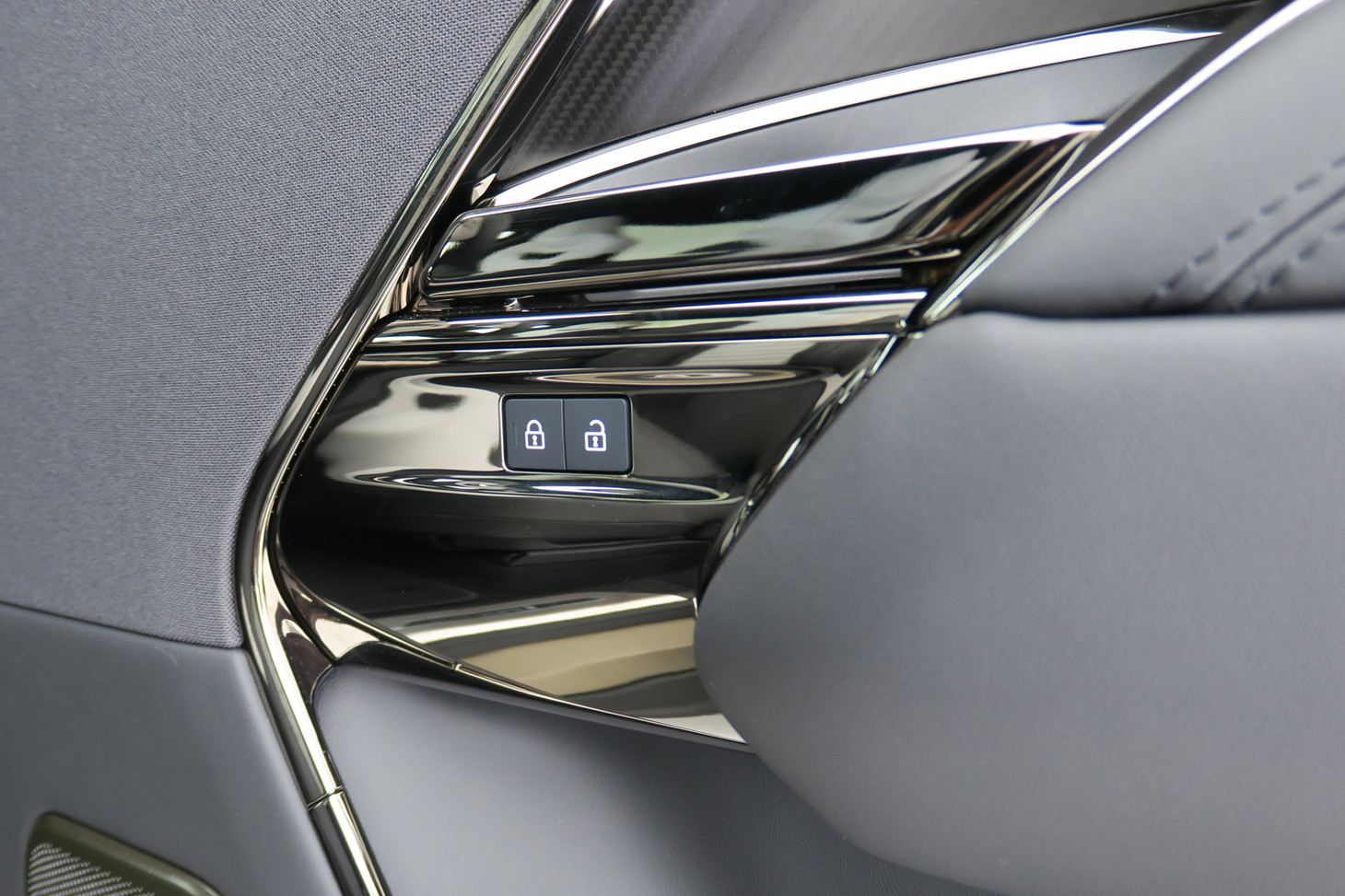 レンジローバー・スポーツSVエディションワン 内装・外装など75枚 【画像・写真】 - webCG