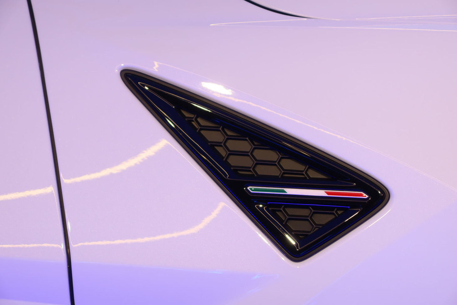 ランボルギーニ・ウルスSE 内装・外装など34枚 【画像・写真】 - webCG