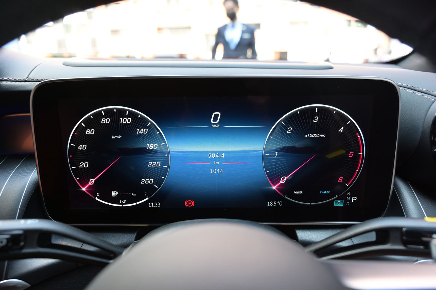 新型「メルセデス・ベンツGLC」発表会の会場から 内装・外装など21枚 【画像・写真】 - webCG