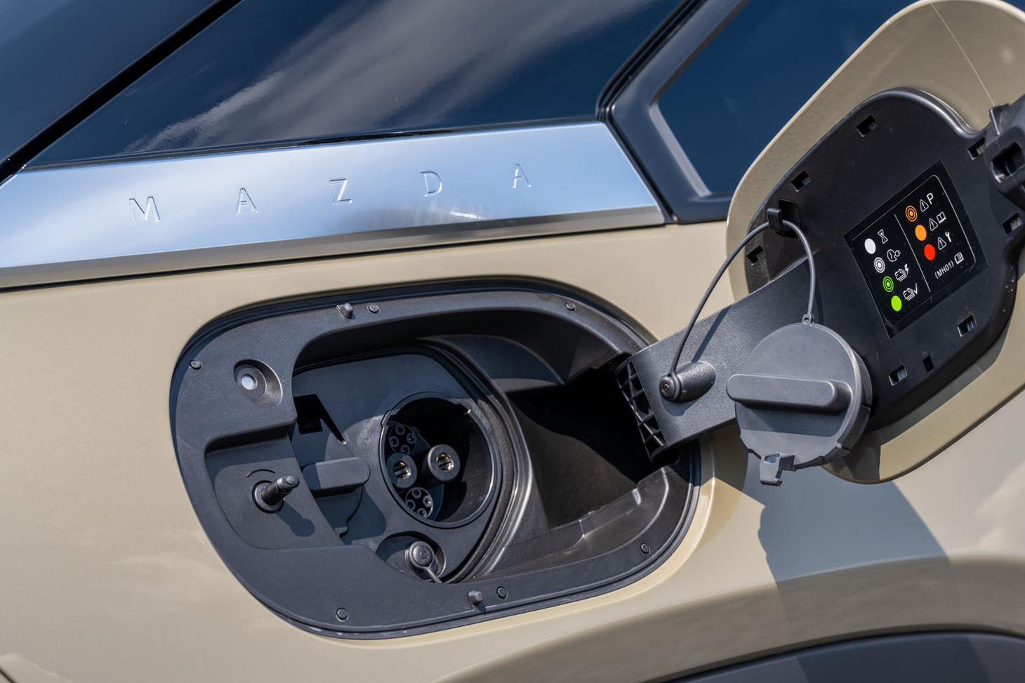 マツダMX-30ロータリーEV／MX-30ロータリーEVエディションR 内装・外装など35枚 【画像・写真】 - webCG