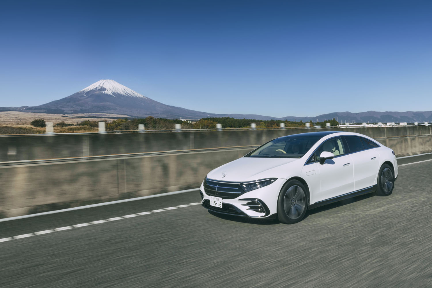 新しい「メルセデス・ベンツ EQS」で真のラグジュアリーを堪能する 【メルセデスの高級サルーン EQSに乗るということ＜AD＞】 - webCG