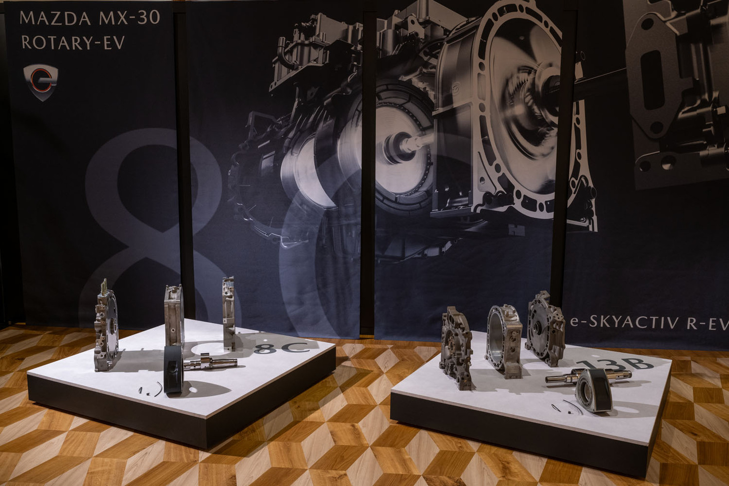 マツダMX-30ロータリーEV／MX-30ロータリーEVエディションR 内装・外装など35枚 【画像・写真】 - webCG