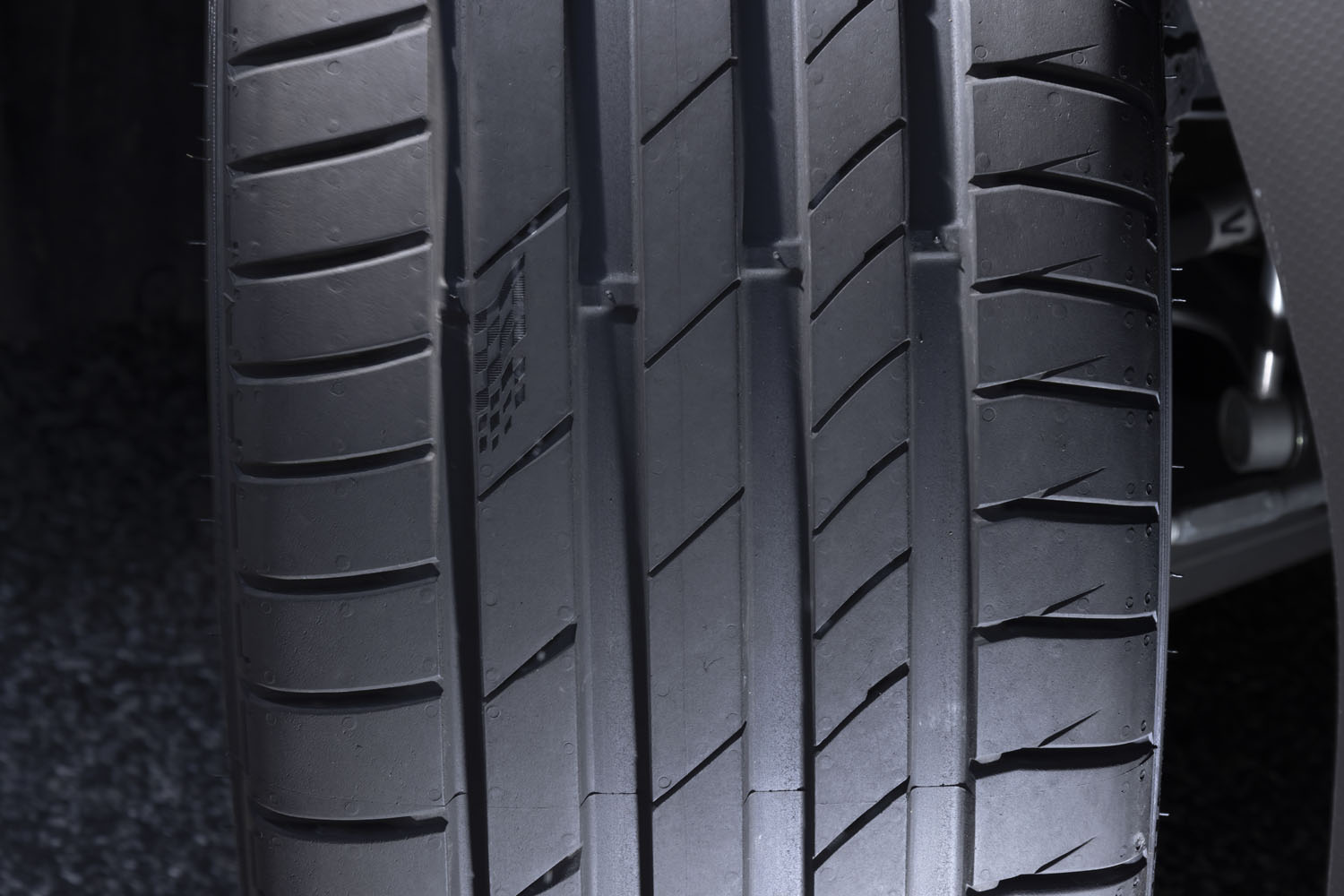 スポーツセダンで味わう「KUMHO ECSTA PS71」の神髄 【世界が認めたKUMHOのパフォーマンス＜PR＞】 - webCG