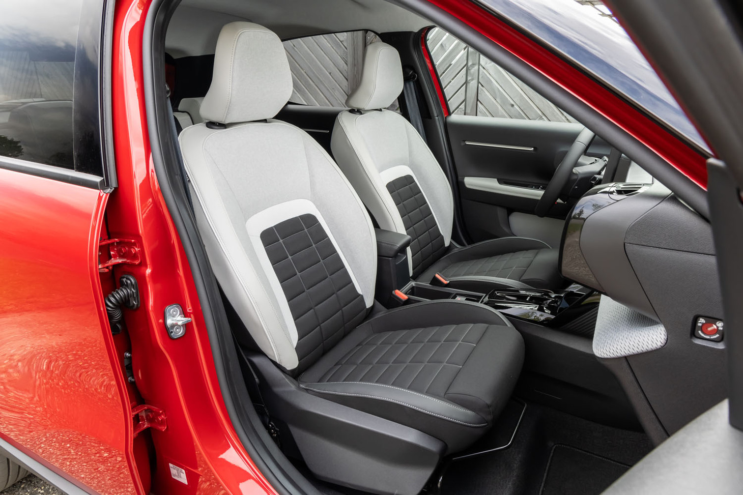 シトロエンe-C3（FWD）／C3（FF/6MT）【海外試乗記】 の画像21枚 - webCG