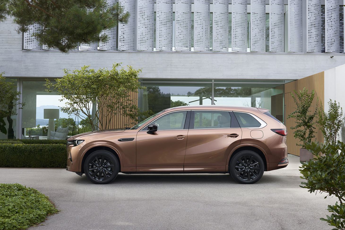 ついに世界初公開！ 「マツダCX-80」の日本仕様はどうなる？ の画像9枚 - webCG