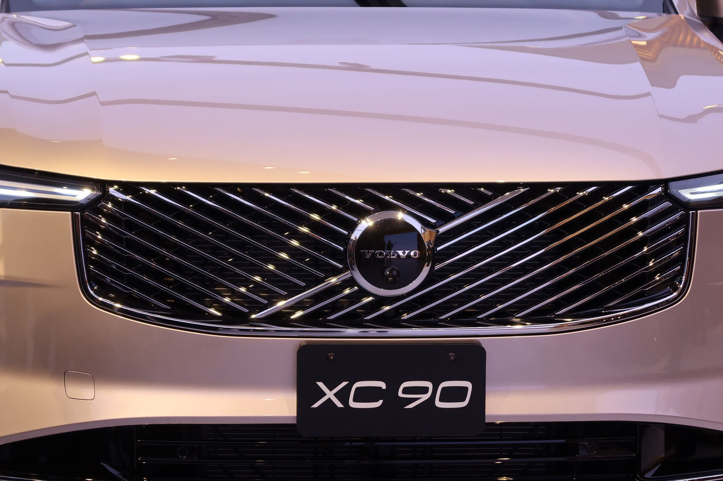 ボルボXC90 T8 AWDプラグインハイブリッド／XC90プラスB5 AWD 内装・外装など44枚 【画像・写真】 - webCG