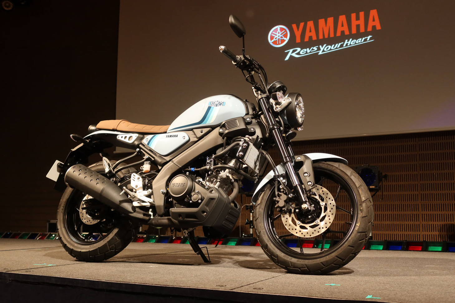 新型バイク「ヤマハXSR125 ABS」発表会の会場から 内装・外装など81枚 【画像・写真】 - webCG