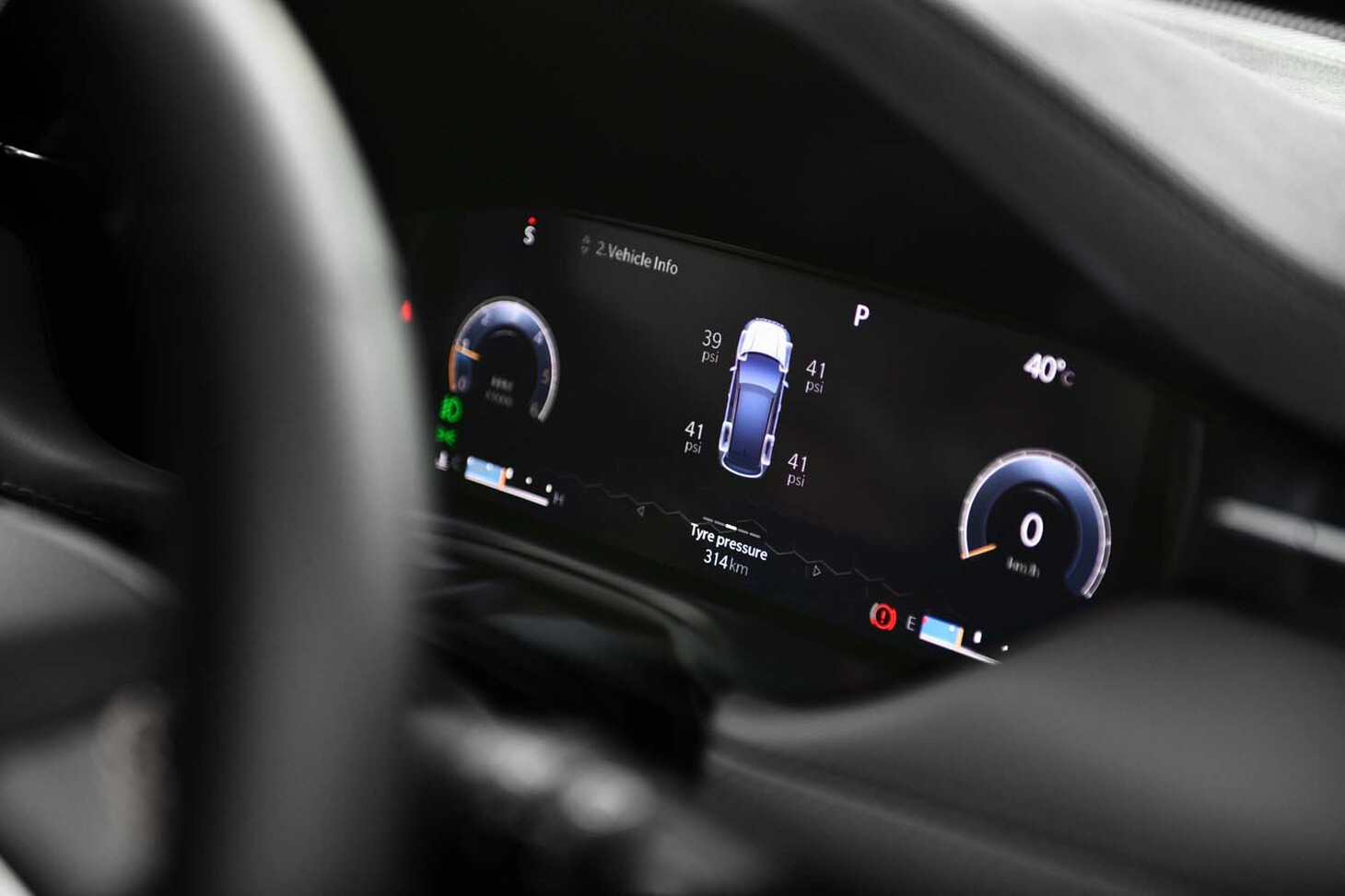 前輪駆動の「ジープ・コマンダー」が登場 200台限定で発売 【ニュース】 の画像4枚 - webCG