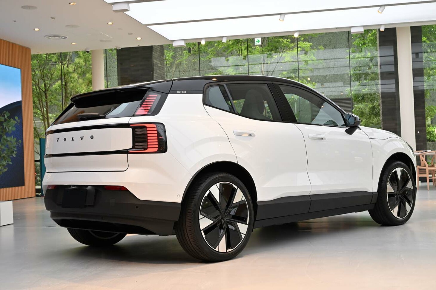 世界初披露からわずか1週間で日本上陸！ ボルボの新型車「EX30」を写真で見る 内装・外装など16枚 【画像・写真】 - webCG