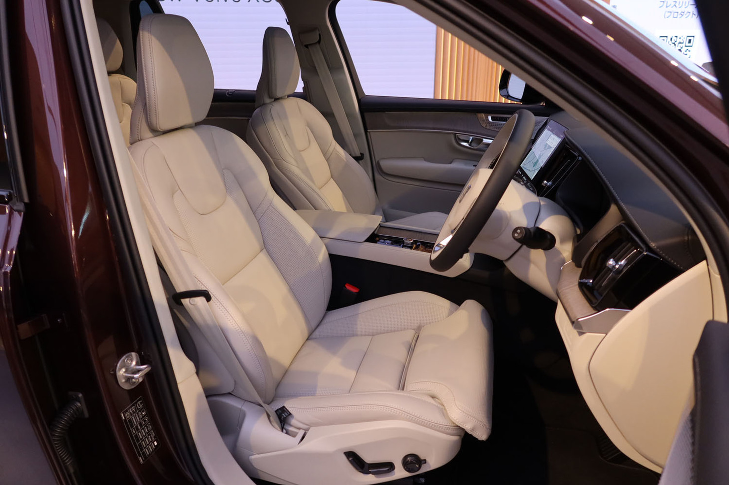 ボルボXC90 T8 AWDプラグインハイブリッド／XC90プラスB5 AWD 内装・外装など44枚 【画像・写真】 - webCG