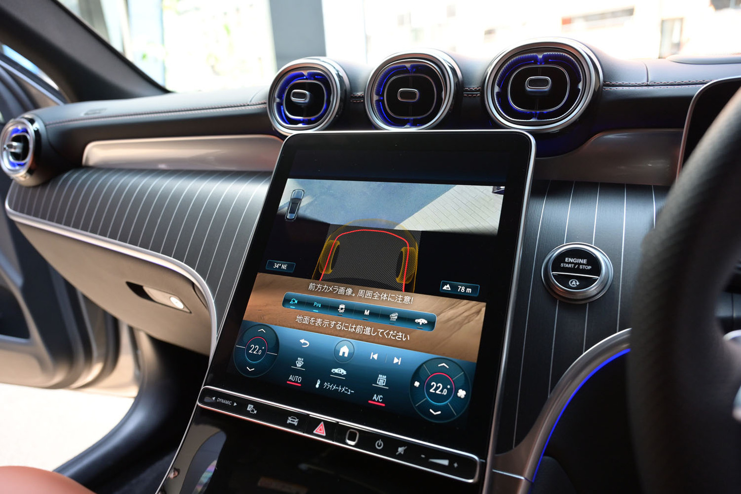 新型「メルセデス・ベンツGLC」発表会の会場から 内装・外装など21枚 【画像・写真】 - webCG