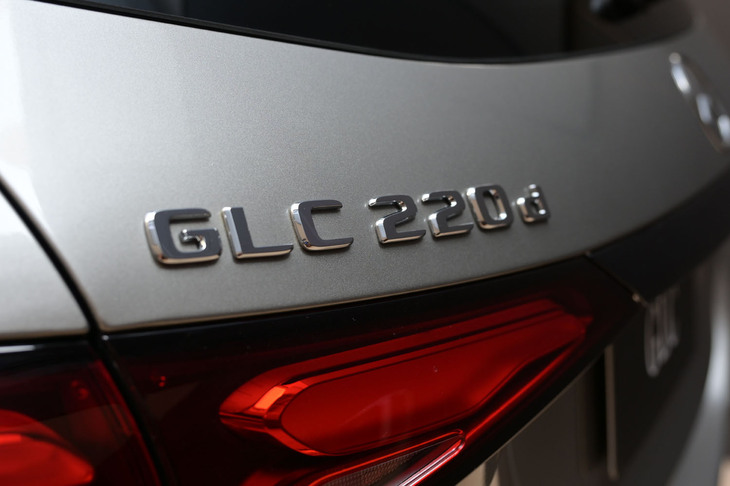 新型「メルセデス・ベンツGLC」発表会の会場から 内装・外装など21枚 【画像・写真】 - webCG