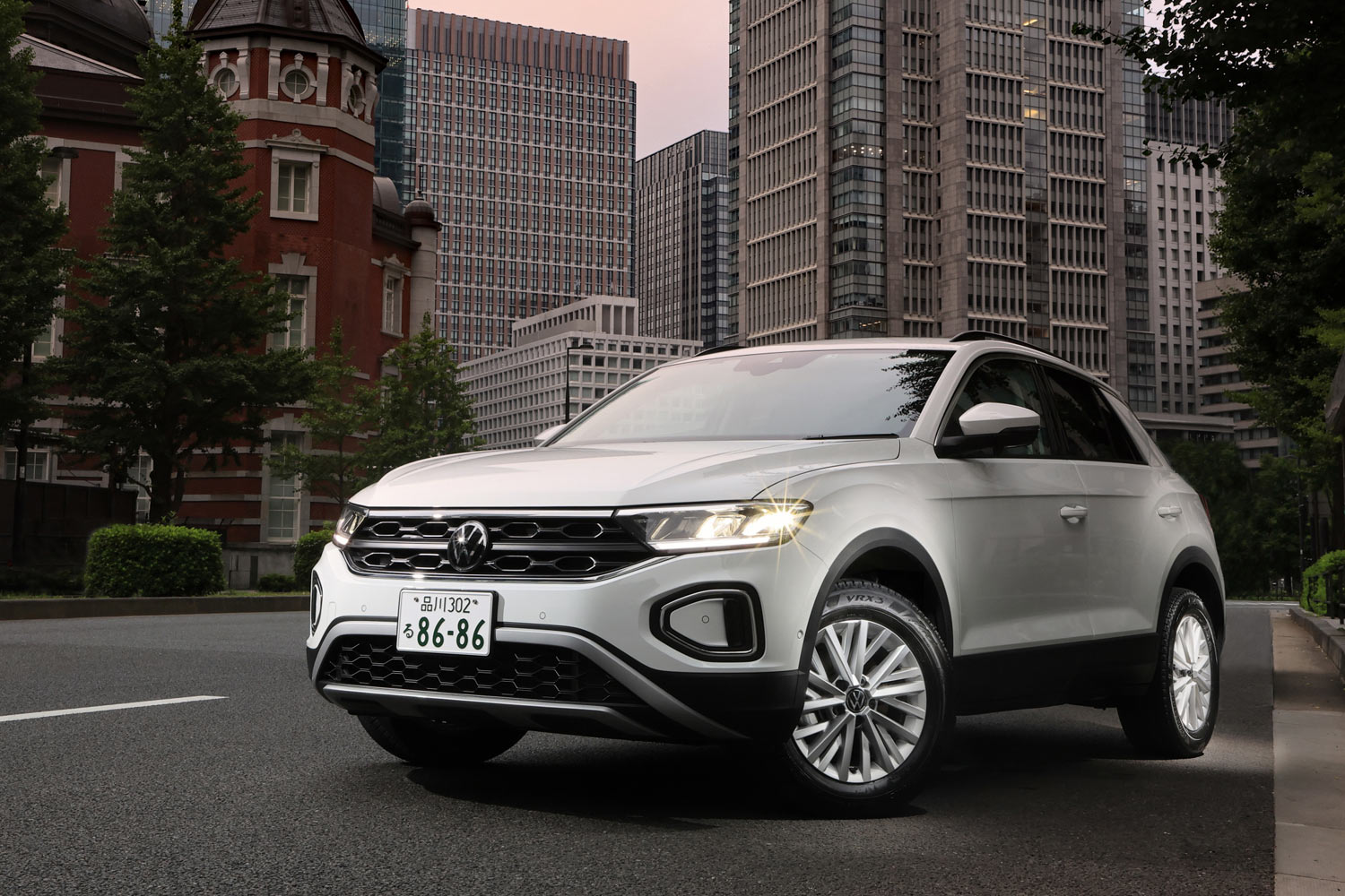 触れて実感 走って納得！ BRIDGESTONE BLIZZAK VRX3の真価と実力 【2022-2023 Winter webCGタイヤセレクション＜AD＞】 - webCG