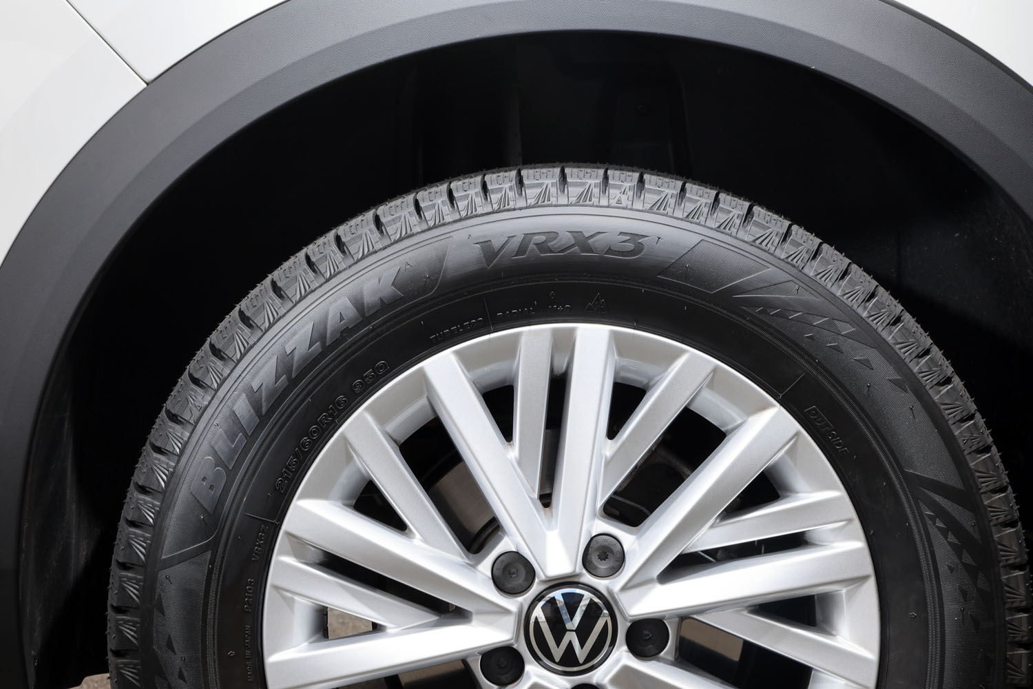 触れて実感 走って納得！ BRIDGESTONE BLIZZAK VRX3の真価と実力 【2022-2023 Winter webCGタイヤセレクション＜AD＞】 - webCG