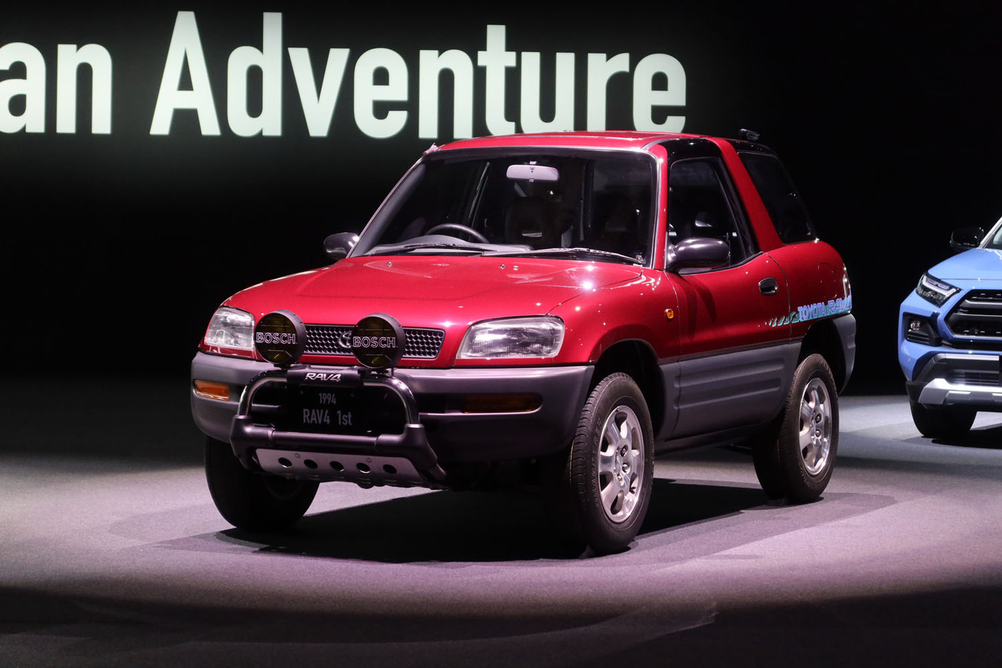 新型「トヨタRAV4」発表会の会場から 内装・外装など68枚 【画像・写真】 - webCG