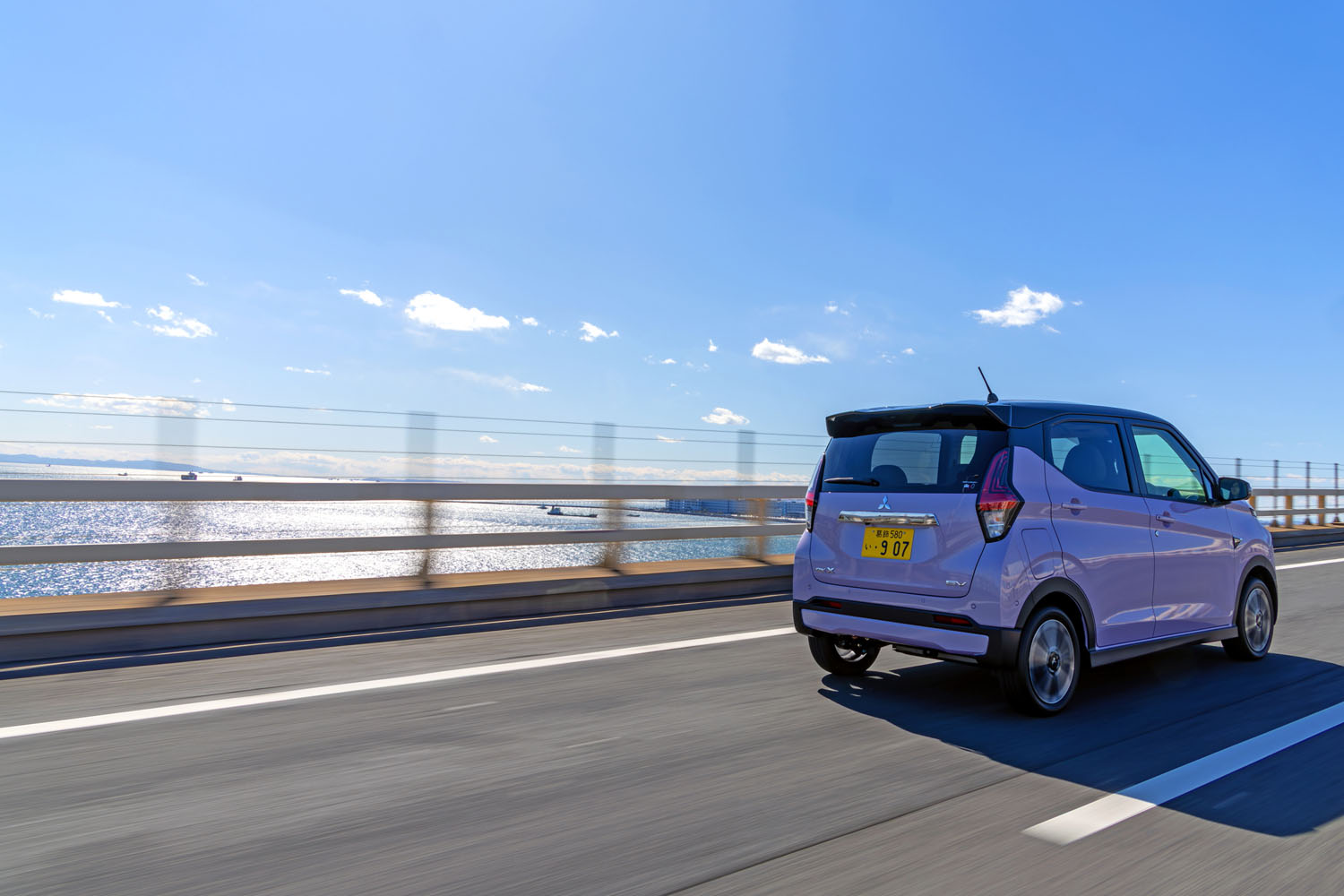 小さなクルマで大満足 三菱eKクロスEVの魅力に迫る 【できる軽でもっといいカーライフ 三菱eKクロスEVで行こう＜AD＞】 - webCG