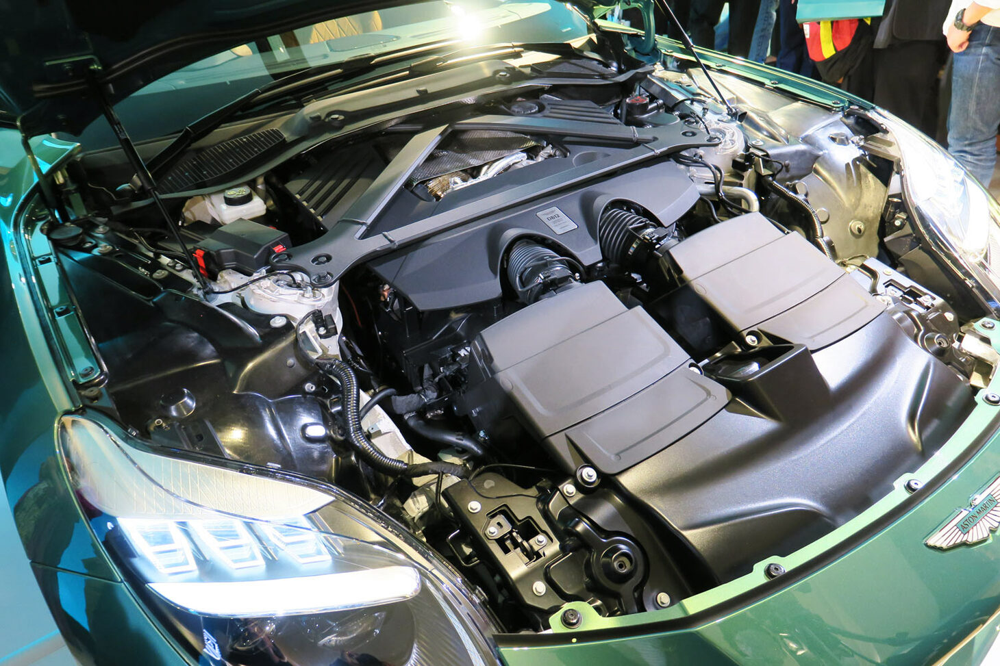 アストンマーティンDB12 内装・外装など65枚 【画像・写真】 - webCG