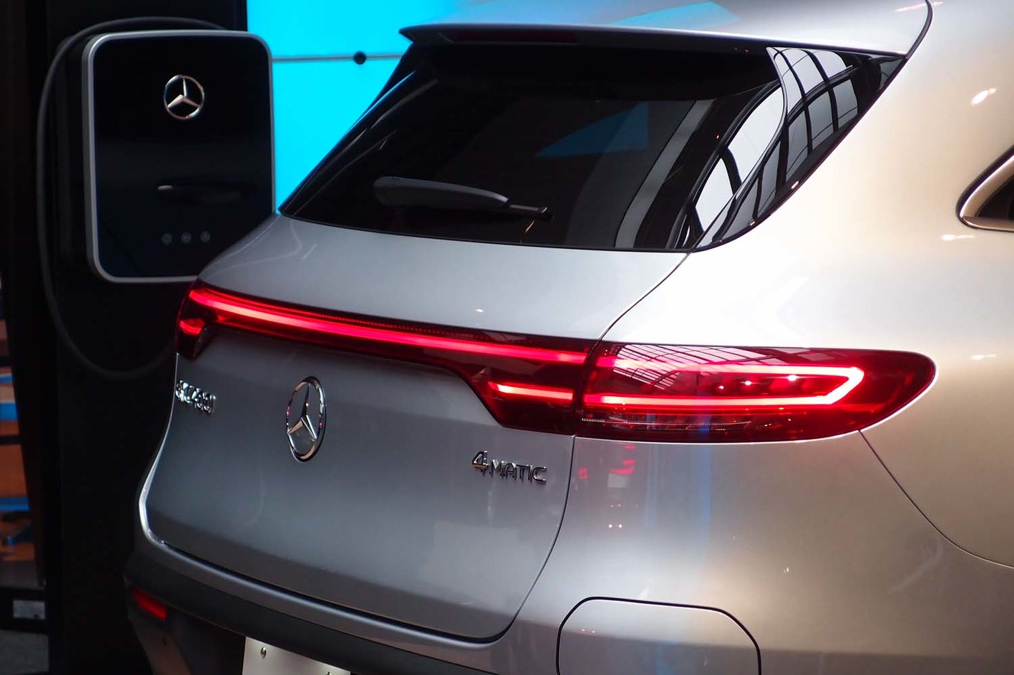 「メルセデス・ベンツEQC」発表会の会場から 内装・外装など18枚 【画像・写真】 - webCG