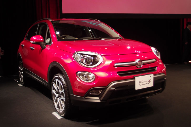 「フィアット500X」発表会の会場から 内装・外装など10枚 【画像・写真】 - webCG