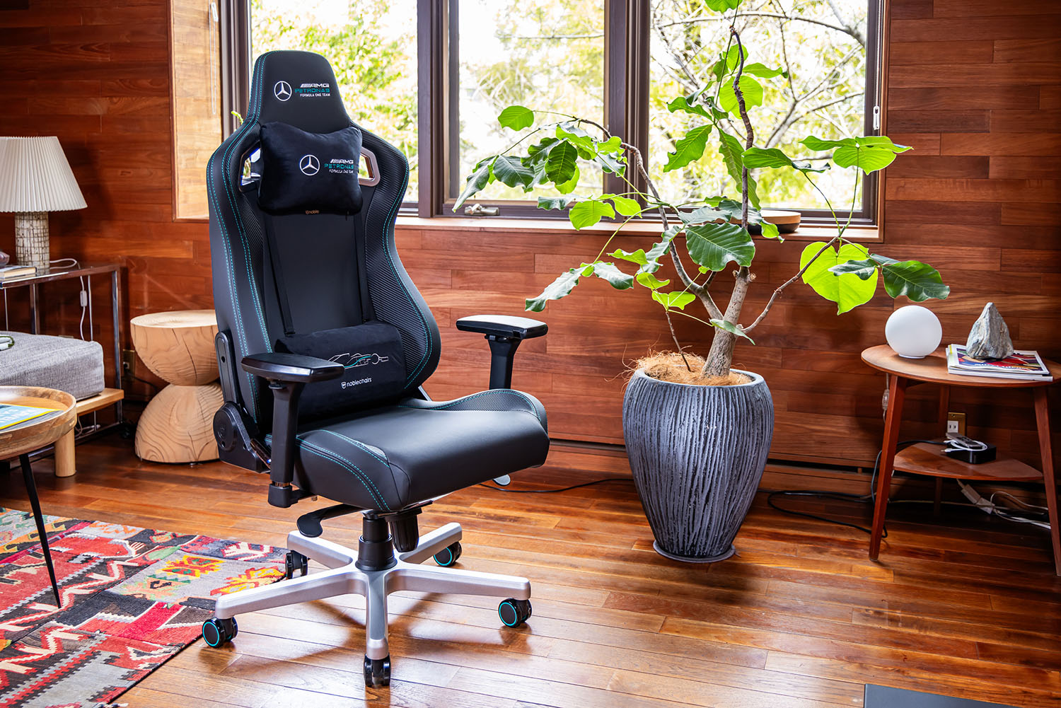 noblechairs｜EPIC - Mercedes-AMG PETRONAS F1 Team - 2021 EDITION 【そのゲーミングチェアにドイツのこだわりが宿る＜AD＞】 - webCG