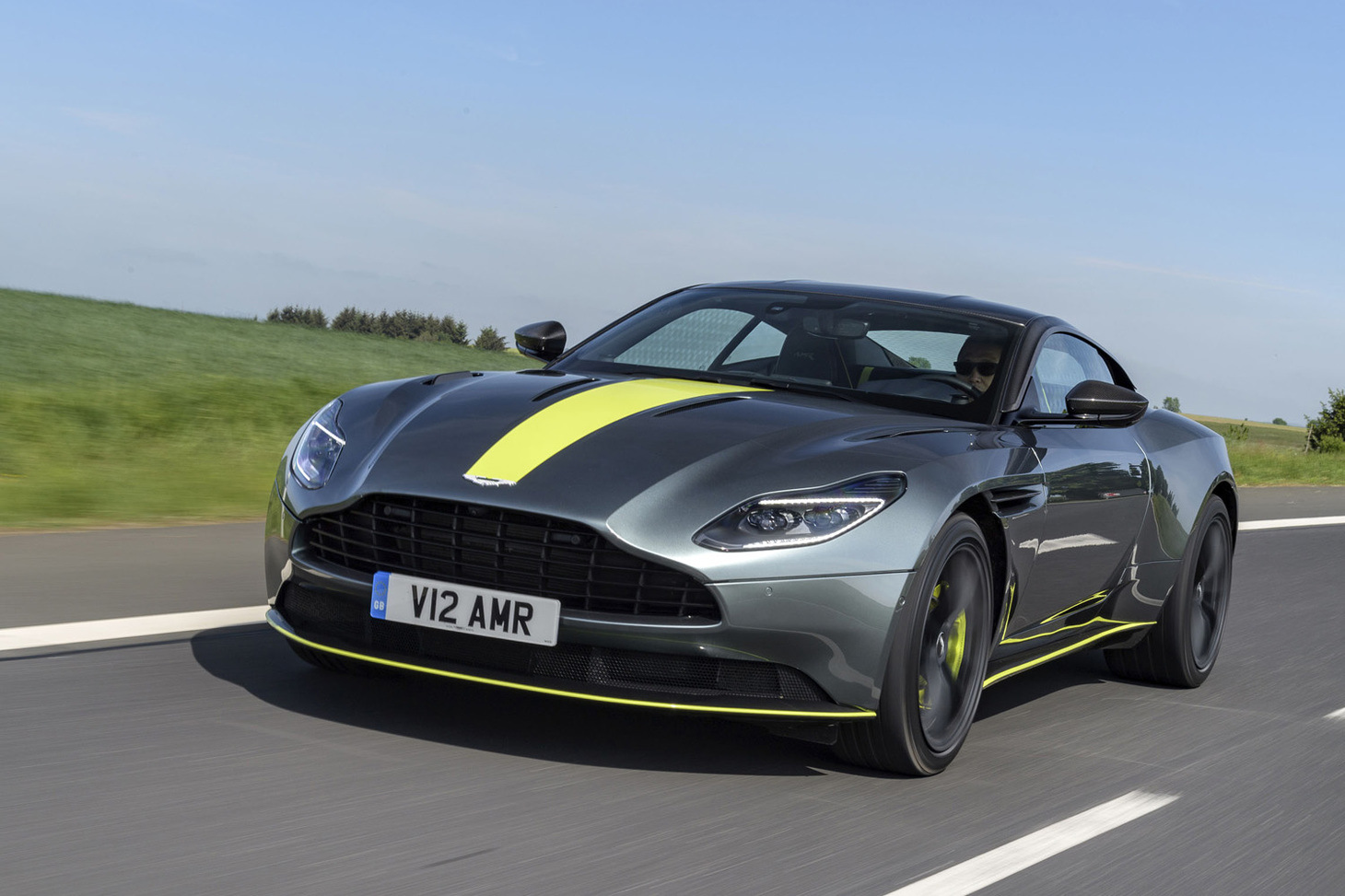 アストンマーティンDB11 AMRシグネチャーエディション（FR/8AT）【海外試乗記】 スパイスが絶品 - webCG