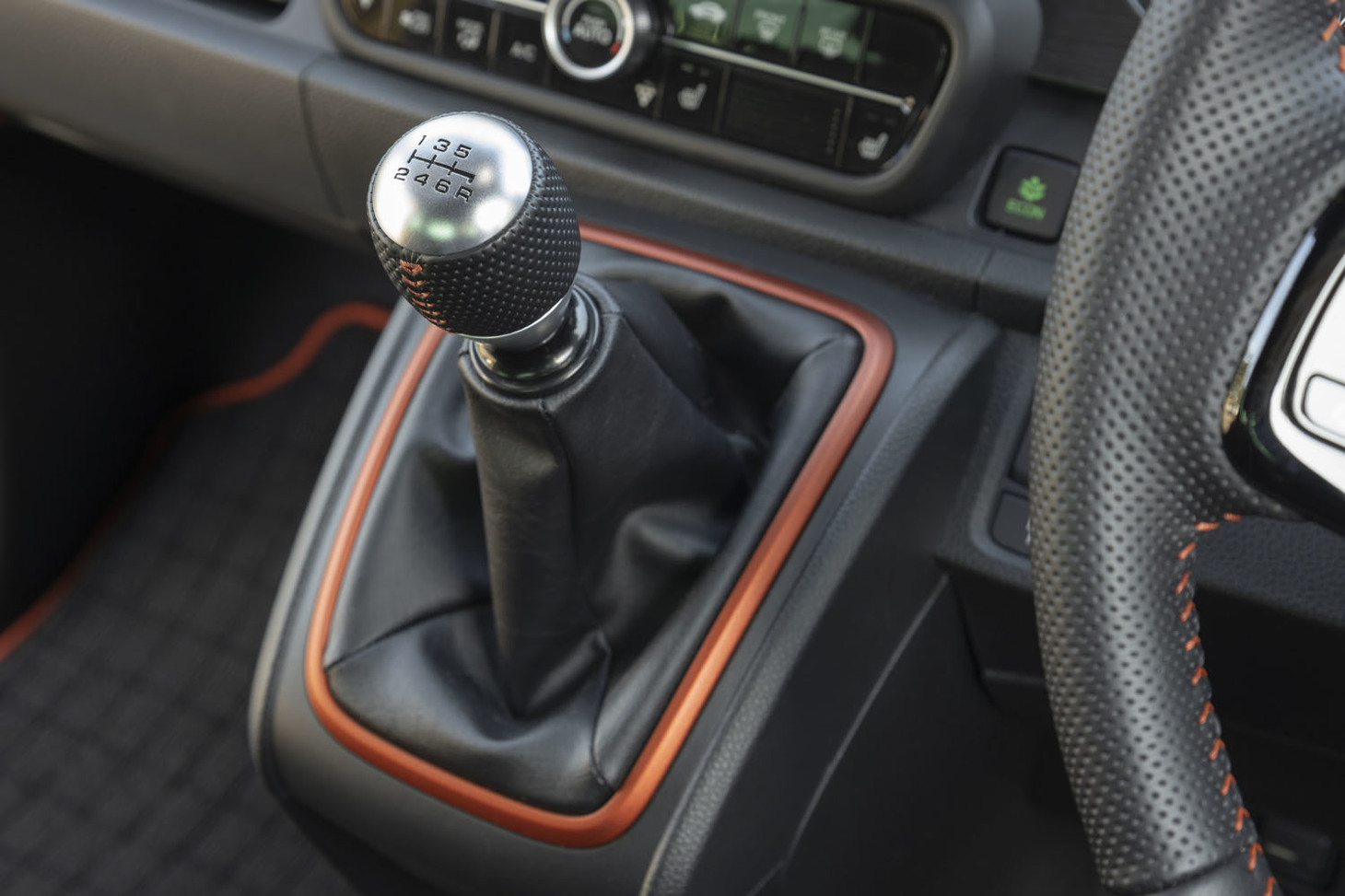 ホンダN-ONEプレミアム（CVT）／N-ONE RS（CVT）／N-ONE RS（6MT）【試乗記】 の画像27枚 - webCG