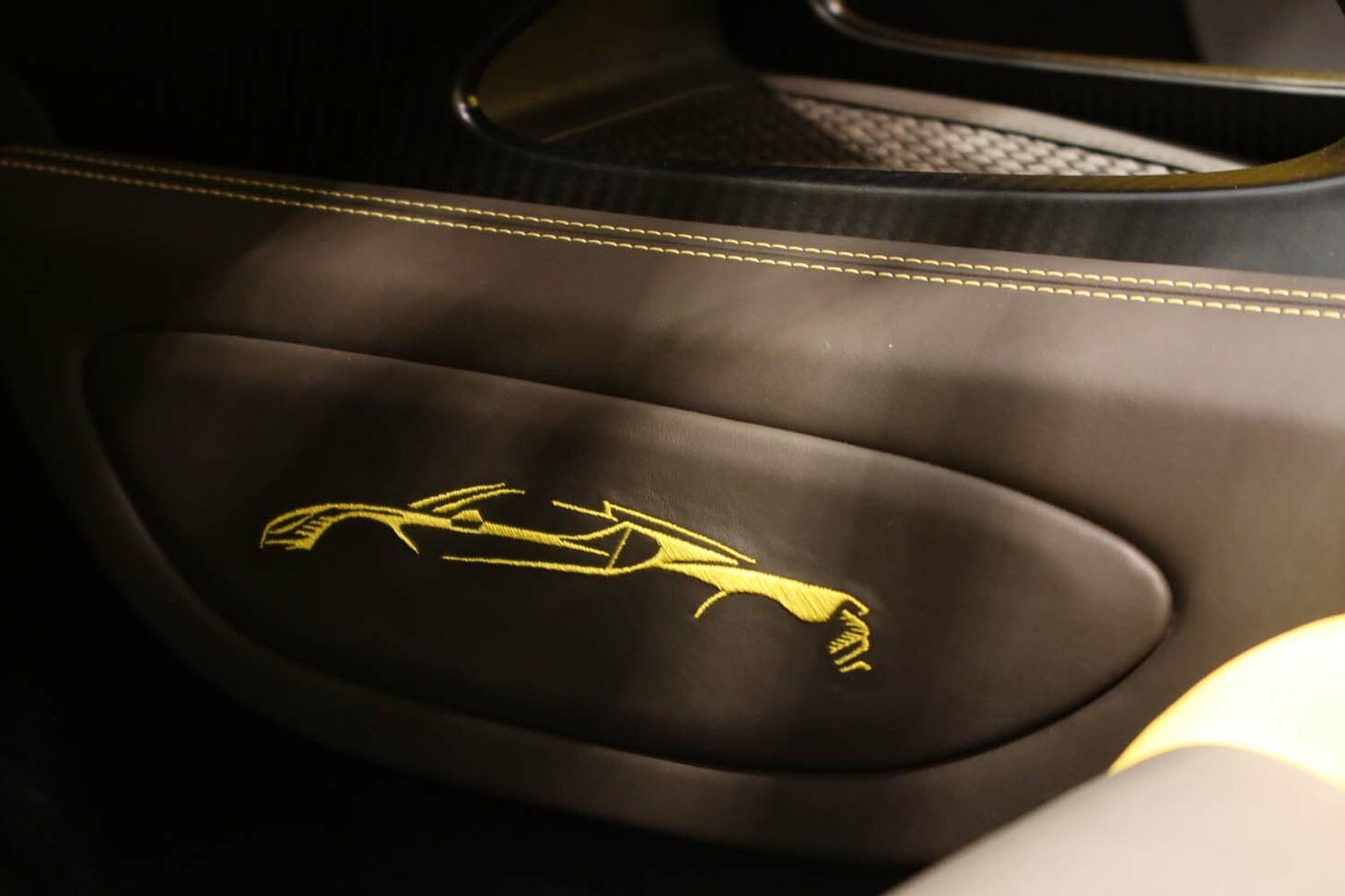 ブガッティW16ミストラル 内装・外装など50枚 【画像・写真】 - webCG