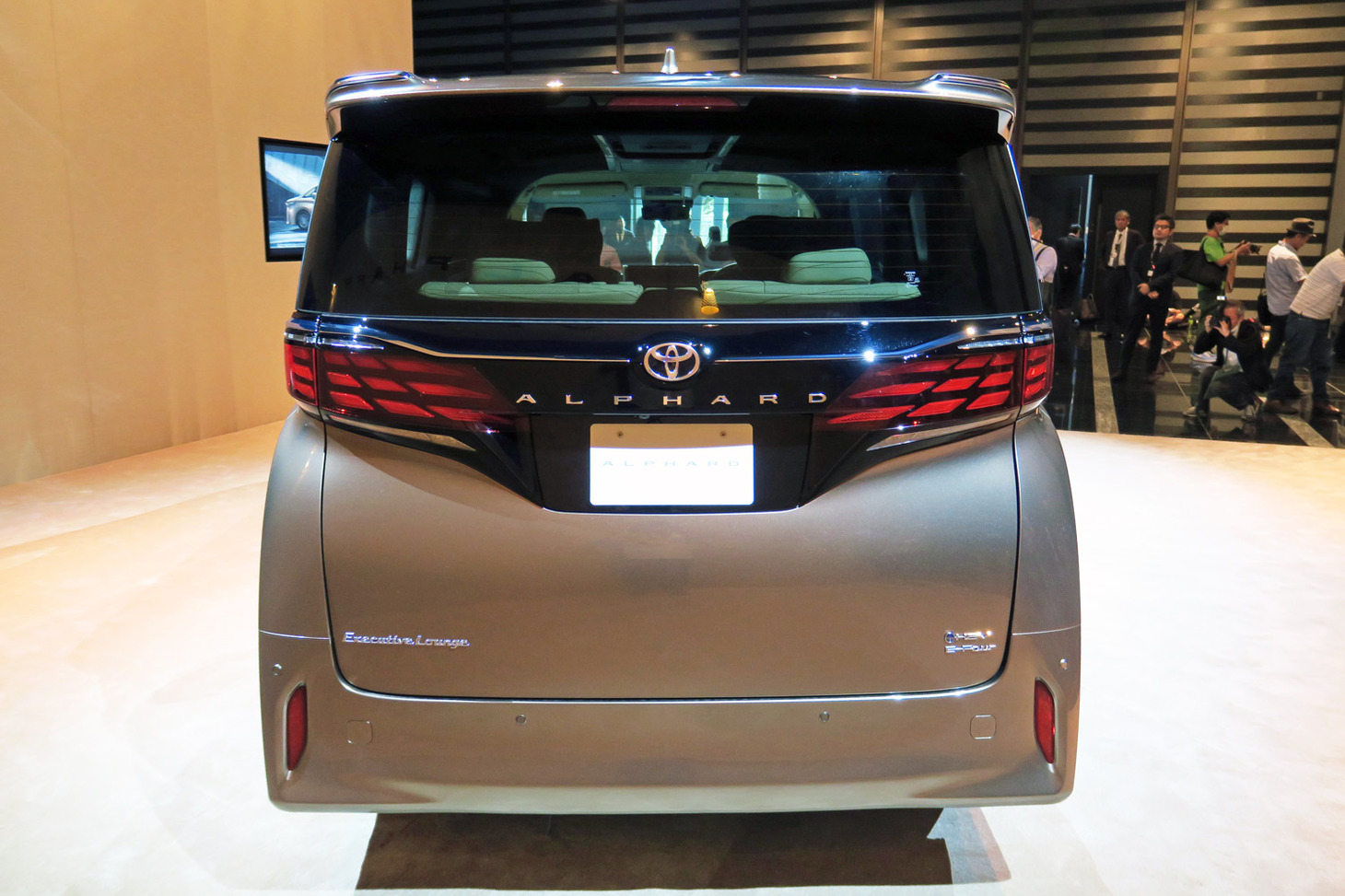 トヨタ・アルファード エグゼクティブラウンジ／ヴェルファイアZプレミア 内装・外装など77枚 【画像・写真】 - webCG