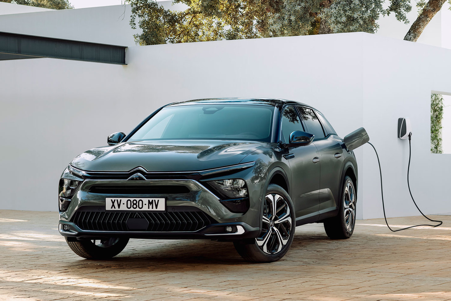 「C5 X」で久々に復活！ シトロエンの上級モデルに宿る前衛の魂 の画像16枚 - webCG