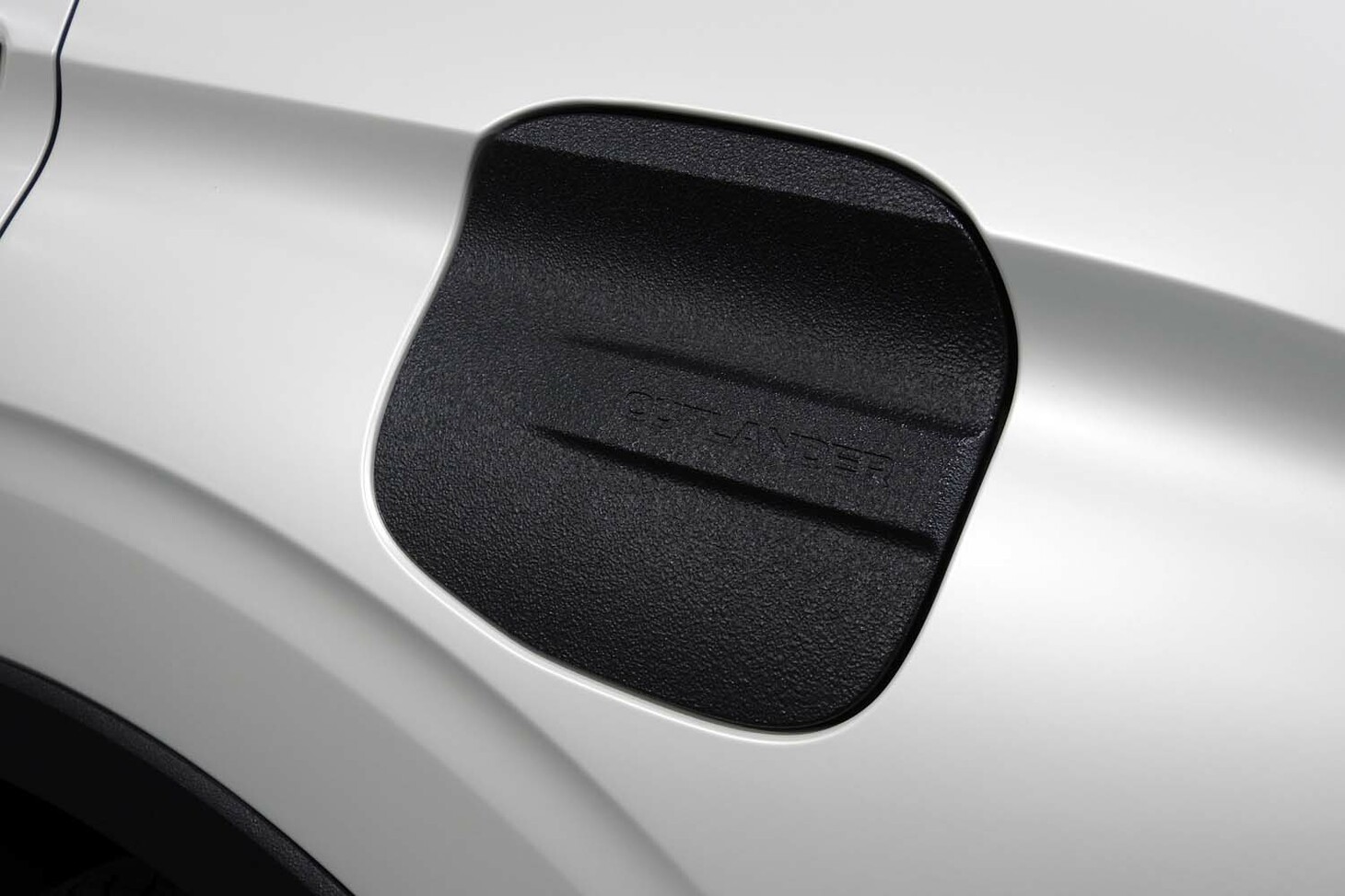 三菱アウトランダーPHEV ACTIVE FIELD（アクティブフィールド） 内装・外装など34枚 【画像・写真】 - webCG