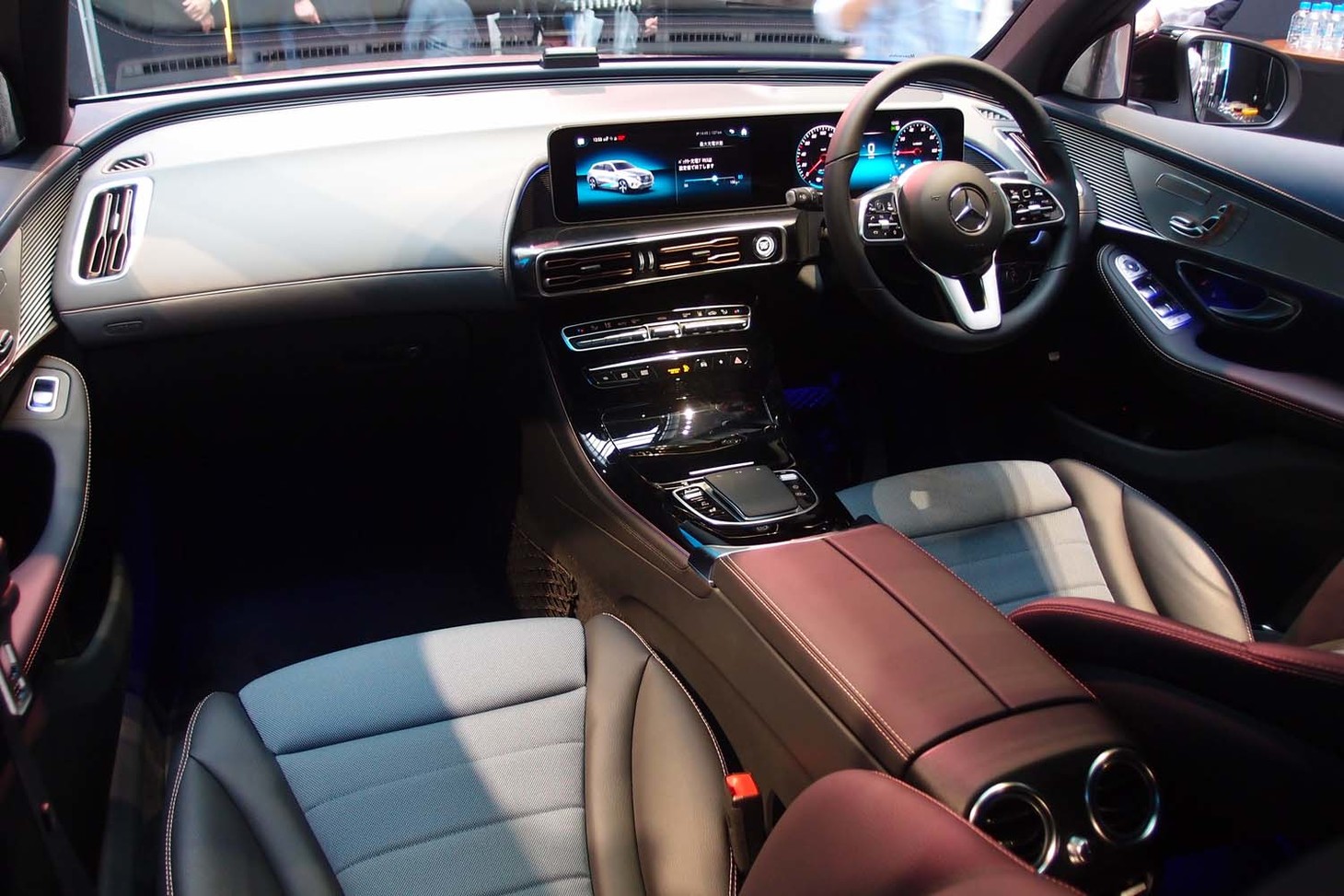 「メルセデス・ベンツEQC」発表会の会場から 内装・外装など18枚 【画像・写真】 - webCG