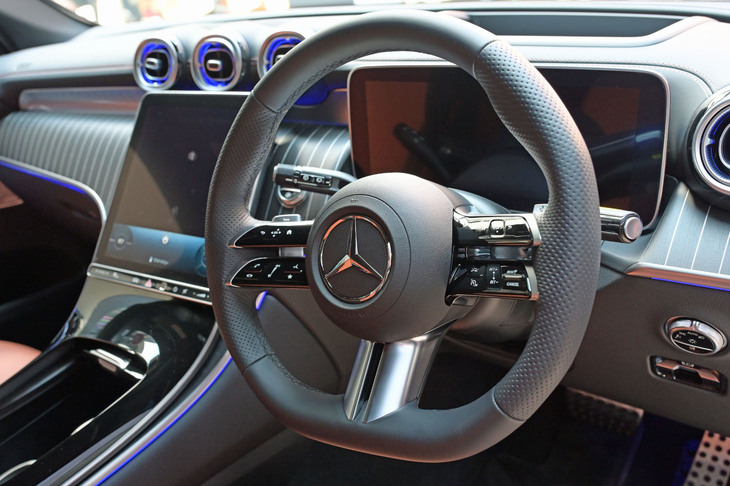 新型「メルセデス・ベンツGLC」発表会の会場から 内装・外装など21枚 【画像・写真】 - webCG