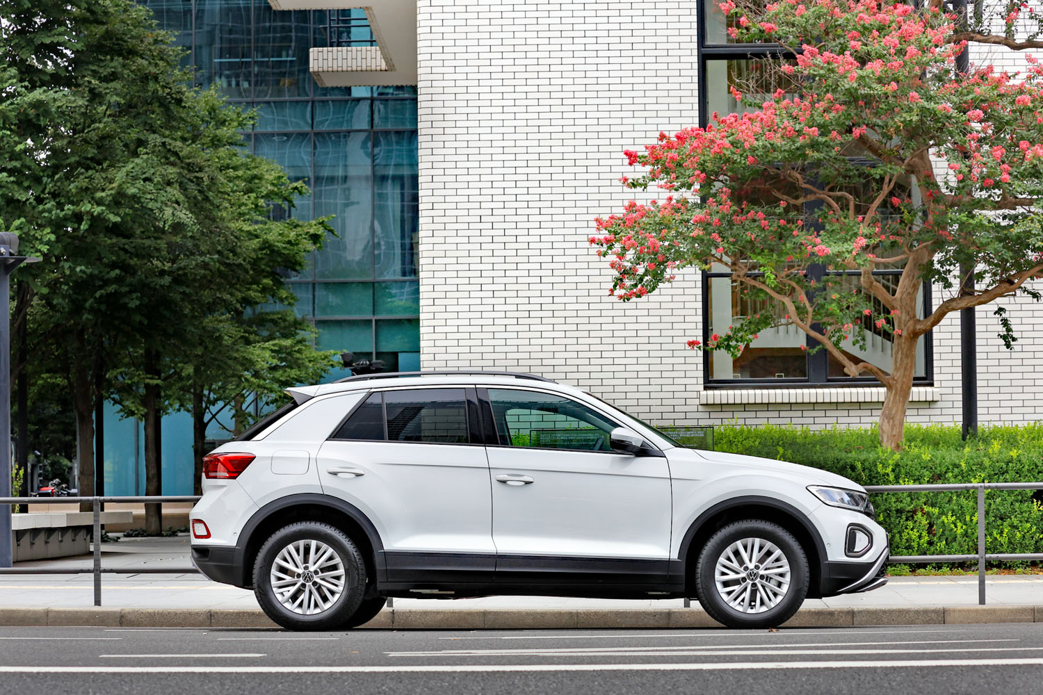 触れて実感 走って納得！ BRIDGESTONE BLIZZAK VRX3の真価と実力 【2022-2023 Winter webCGタイヤセレクション＜AD＞】 - webCG