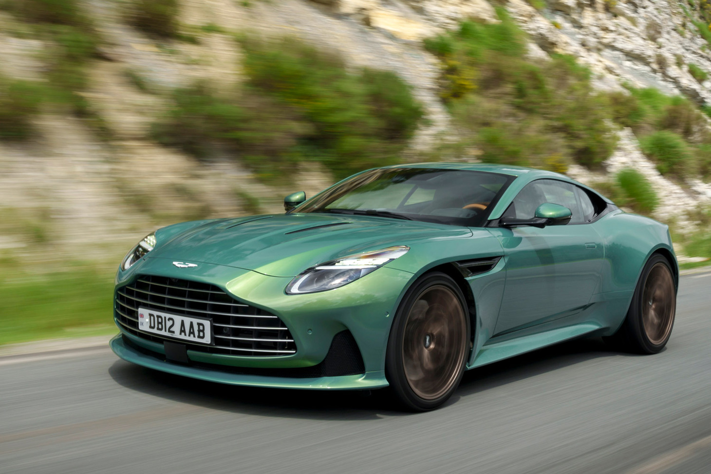 アストンマーティンDB12（FR/8AT）【海外試乗記】 ブリティッシュラグジュアリーの真骨頂 - webCG
